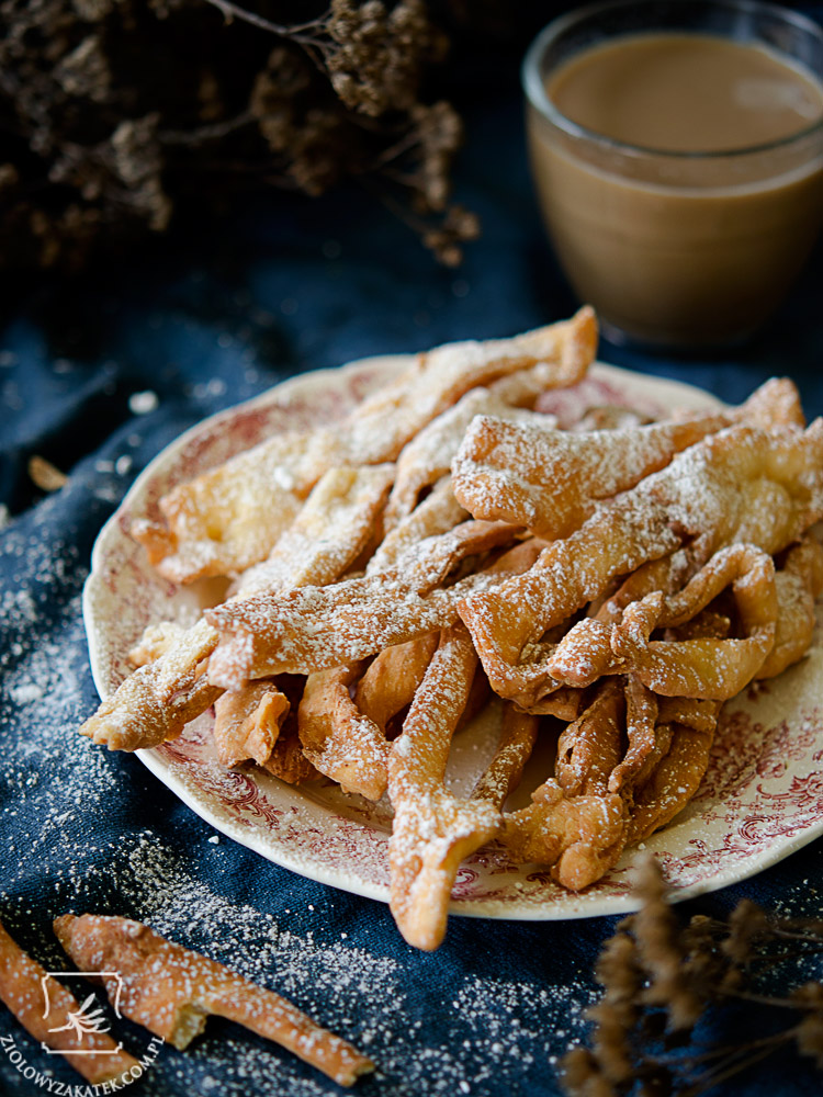 Faworki ( chrust ) – przedwojenny przepis + film - Klaudyna Hebda Blog